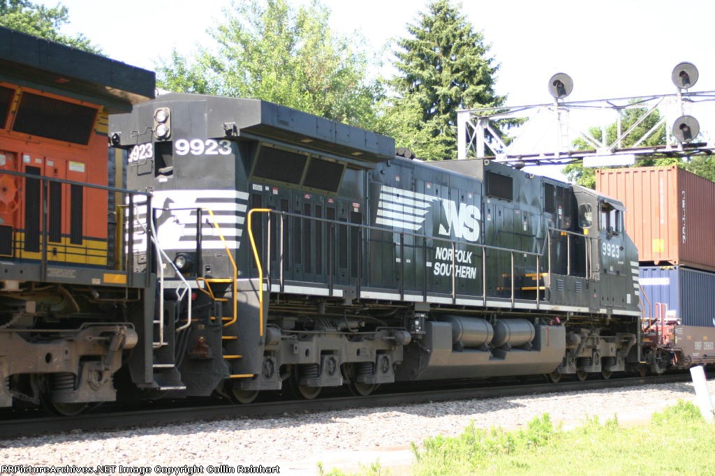 NS 9923